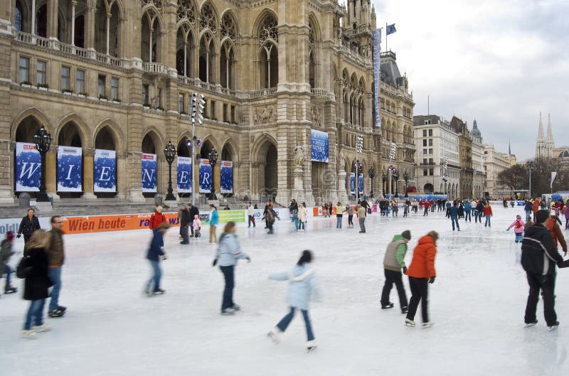 Viennese Ice Dream editorial image. Image of tourists - 8480290