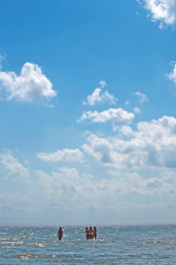 Frauen, Die Im Schlamm Baden Stockfoto - Bild von frech, heilend: 6722040