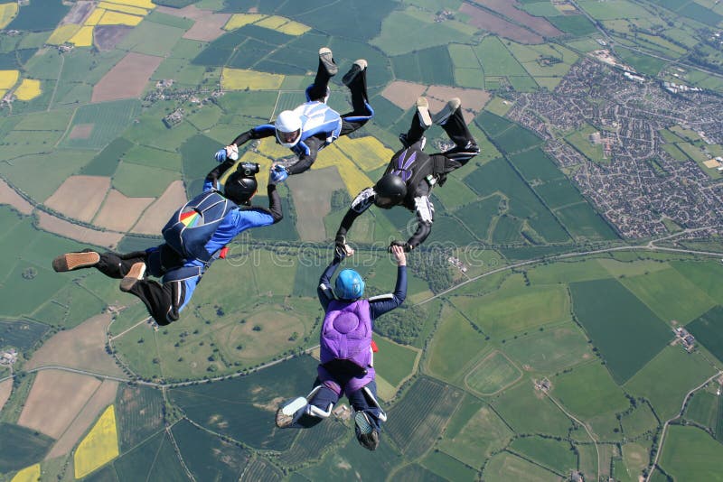 Vier Skydivers Im Freien Fall Stockfoto - Bild von sport, overall: 14434486