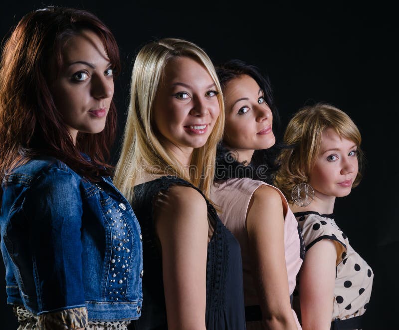 Vier Stilvolle Schöne Frauen Stockbild - Bild von asiatisch, glück ...