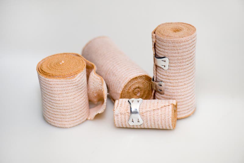 Vier verbanden stock afbeelding. Image of beschadigd - 27675791