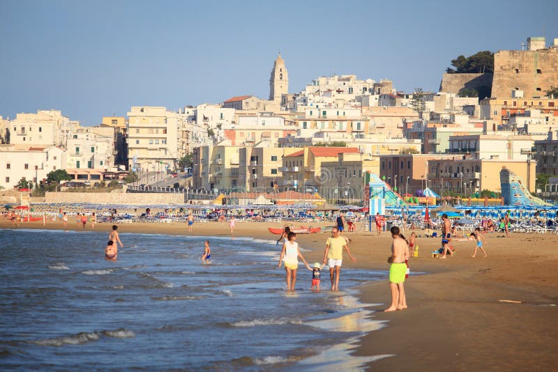 Strand Von Vieste - Gargano Bereich - Apulia Region - Italien ...