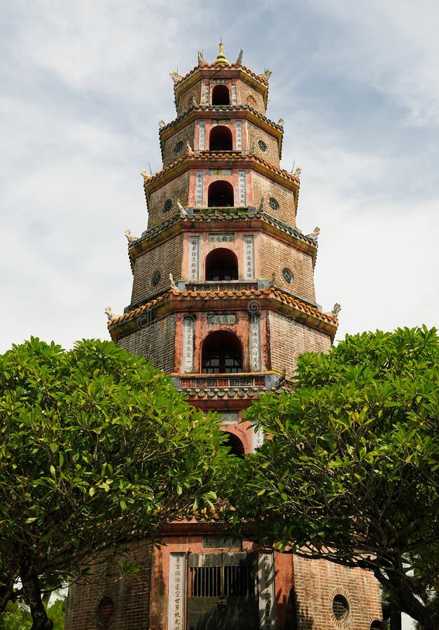 Vietnam- - Thien-MU Pagode stockfoto. Bild von vietnam - 44840796