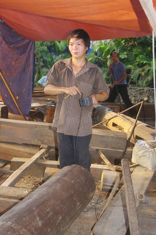 Vietnamese carpenter editorial photography. Image of framing - 23846422