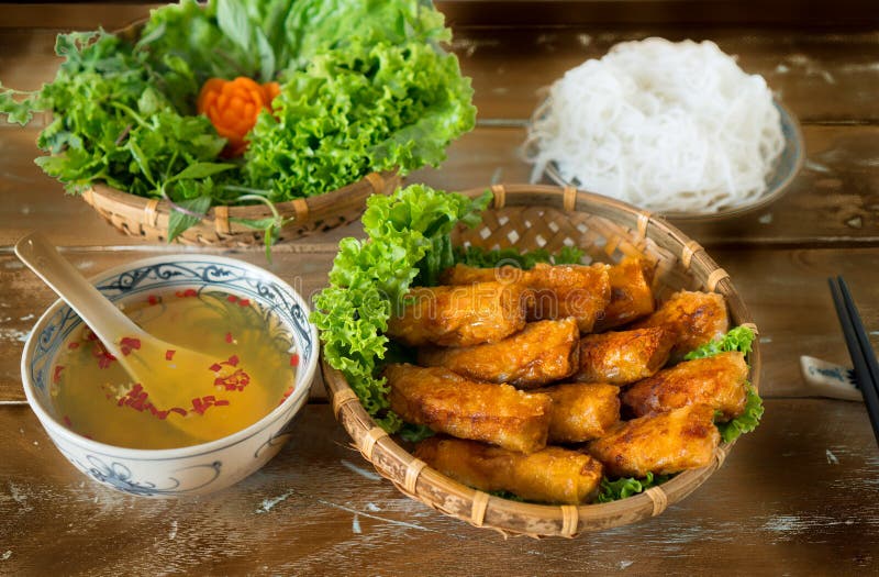 Vietnamese Crispy Spring Rolls with Vermicelli, Lettuce and Fish Stock ...