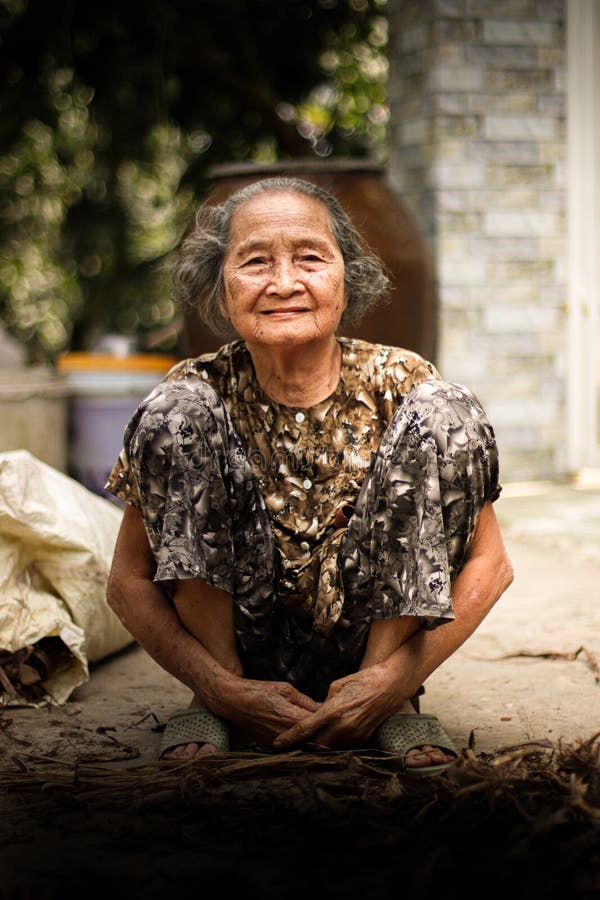 Vietnamese Old Lady Working with Medicinal Plants Editorial Stock Image ...