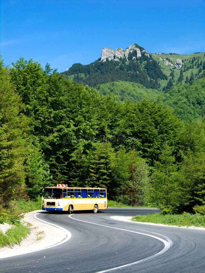Bus Jaune Et Ciel Bleu Photos Stock - Téléchargez 554 Photos libres de ...