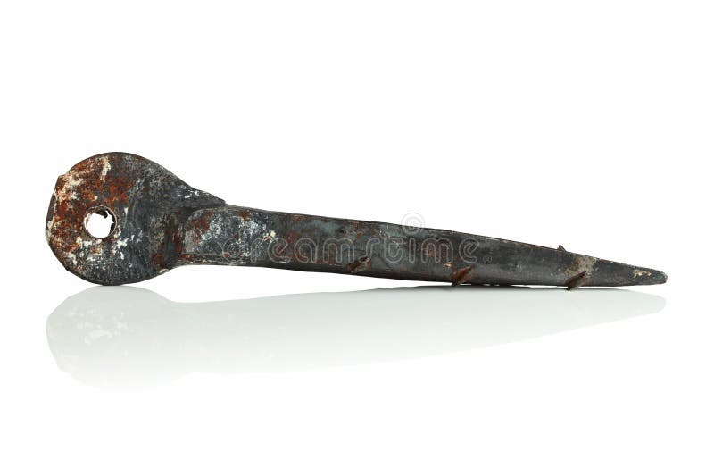 Vieux clou rouillé image stock. Image du outil, isolement - 82066725