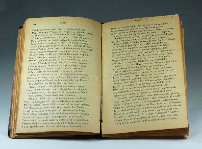 Vieux livre - ouvert image stock. Image du temps, antique - 8373407