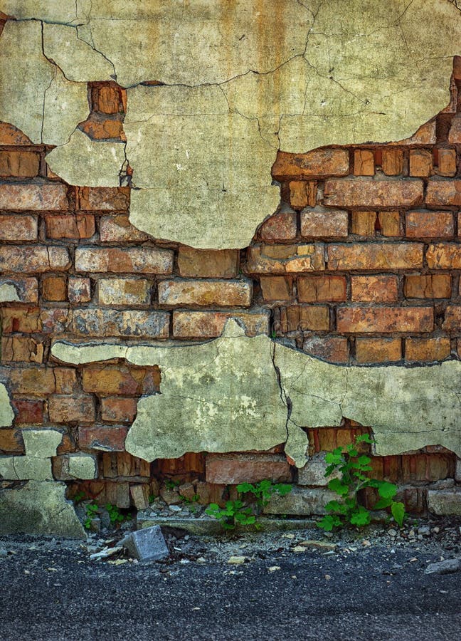 Vieux mur cassé, brique photo stock. Image du contexte - 94464724