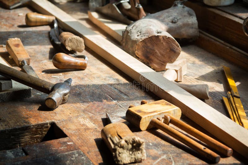 Vieux Outils De Charpentier Image stock - Image du outils, charpentier ...