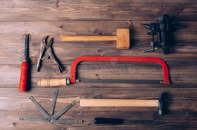 Vieux Outils De Charpentier Image stock - Image du matériel ...