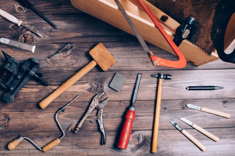 Vieux Outils De Charpentier Image stock - Image du matériel ...