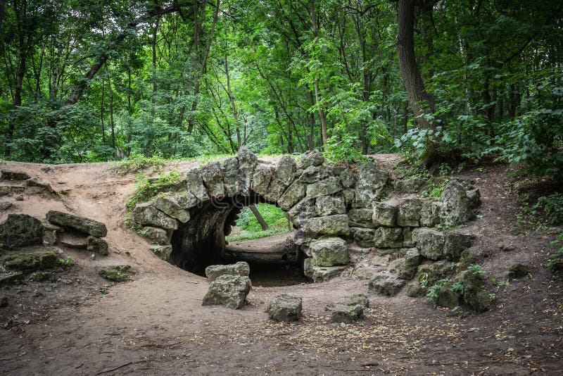 Pont En Pierre Dans La Vieille Ville Photo stock - Image du ville ...