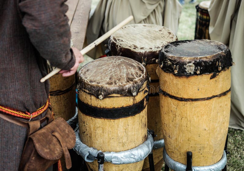 Tambour africain photo stock. Image du musical, percussion - 25975560