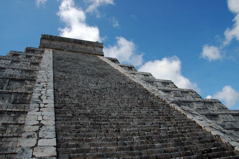 View of Ancient Mayan Pyramid Stock Image - Image of mayan, heritage ...