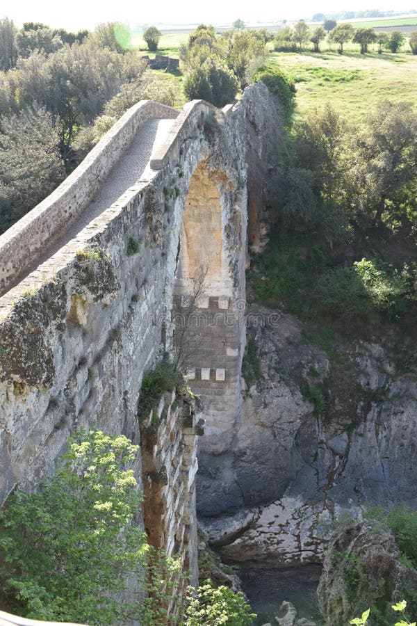 View of Ancient Stone Bridge Stock Image - Image of green, rock: 121667899