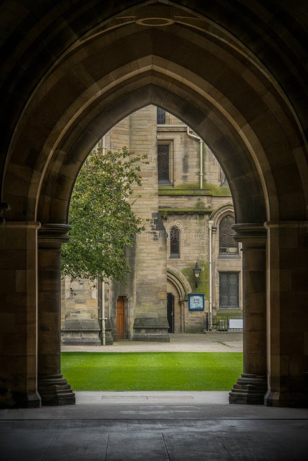 Spectacular Architecture Inside the University of Glasgow Main Building ...