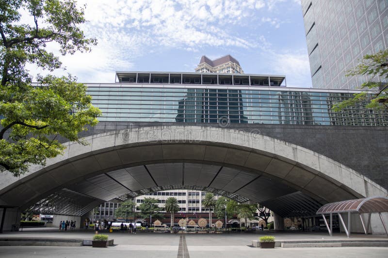 View of Ayala Triangle Gardens in Manila Editorial Photography - Image ...