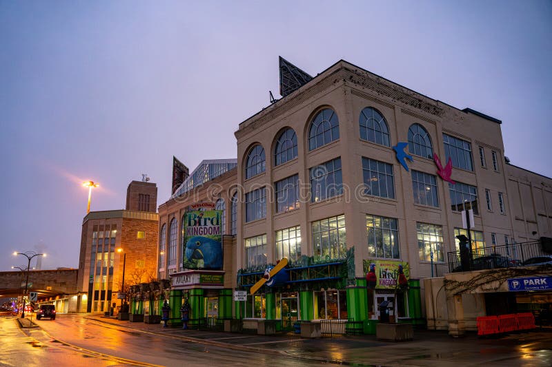 View of the Bird Kingdom Building in Niagara Falls. Editorial Image ...