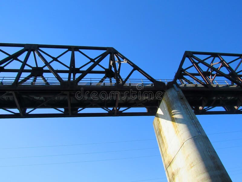 Boone Bridge Over Willamette River Stock Image - Image of engineering ...