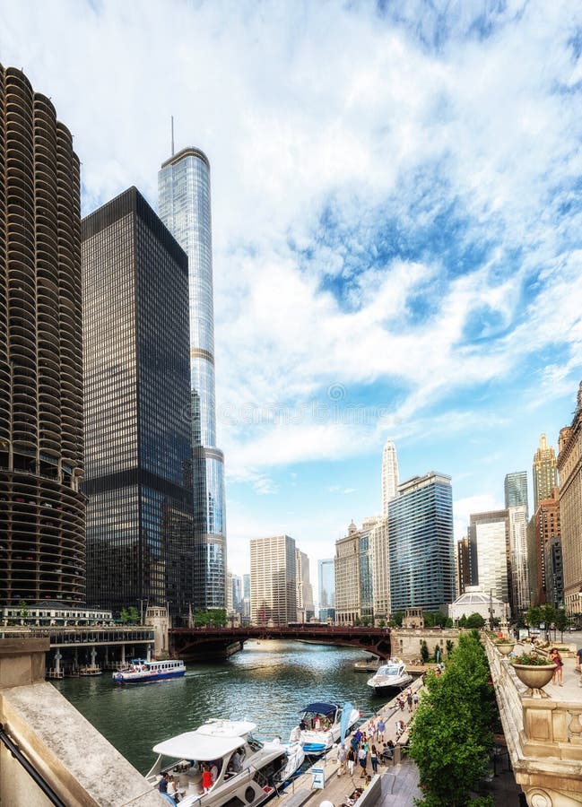 View of Buildings on Downtown Chicago Editorial Photography - Image of ...