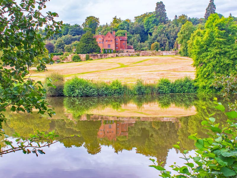 Chartwell House Reflected in the Lake Stock Photo - Image of ...