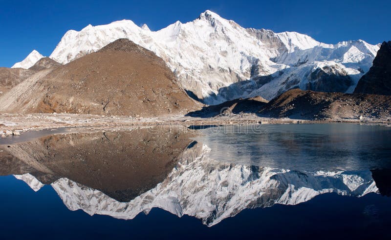 View of cho oyu stock photo. Image of panoramic, everest - 23152616