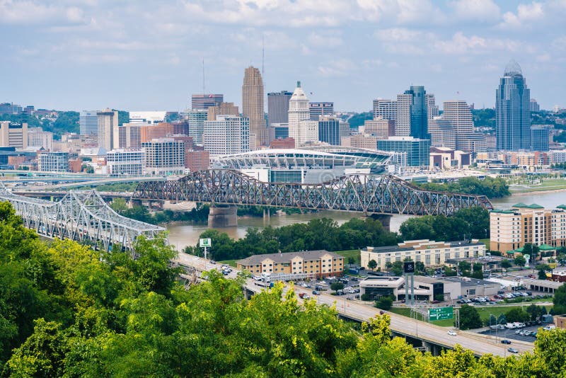 View of Cincinnati, from Devou Park in Covington, Kentucky Editorial ...
