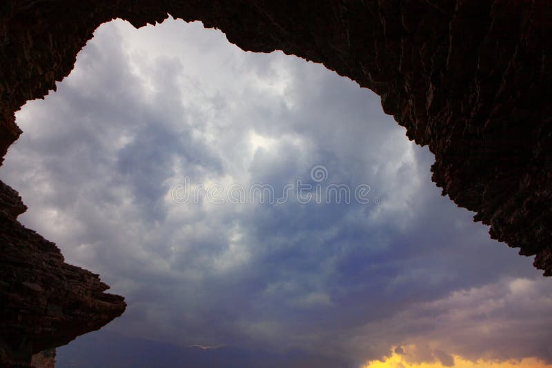 Cliff frame and cloudscape stock image. Image of evening - 181782741