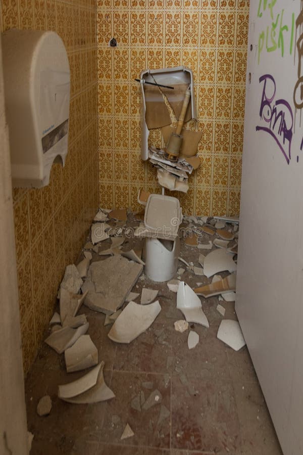 Broken Tile Design Lavatory Stock Photos - Free & Royalty-Free Stock ...