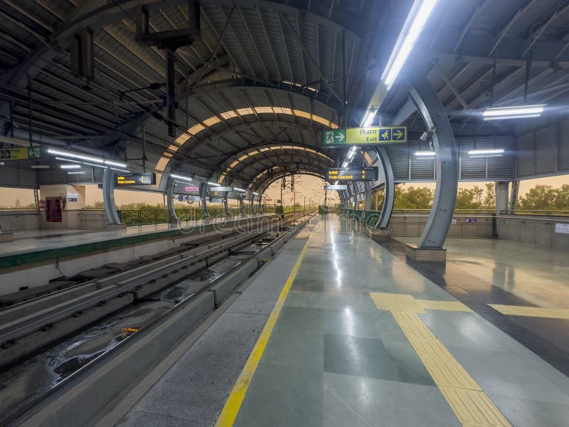 View of Delhi Metro Platform Editorial Photography - Image of india ...