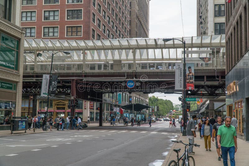 View of Downtown Chicago Street Editorial Image - Image of hour ...