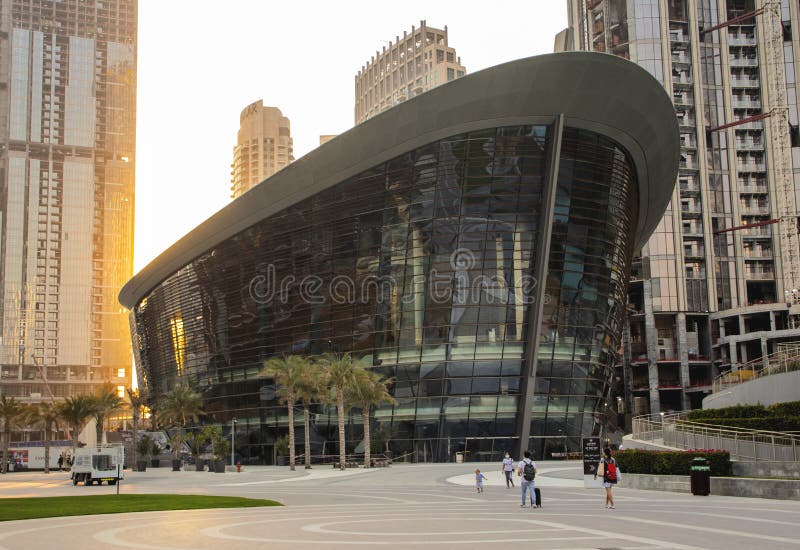 Dubai Opera by night editorial photography. Image of landmark - 126326822