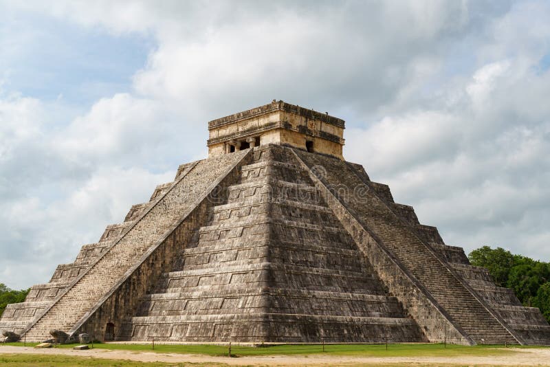 View of El Castillo (Temple of Kukulkan) in Chichen Itza with Cloudy ...