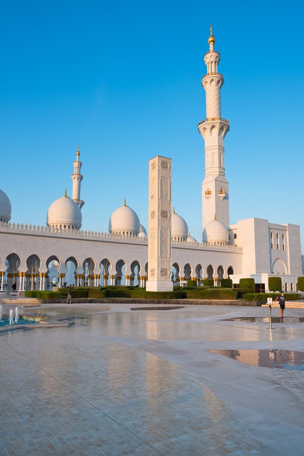 Sheikh Zayed White Mosque in Abu Dhabi, UAE Editorial Image - Image of ...
