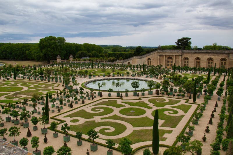 View of the Gardens of Palace Stock Image - Image of nature, house ...