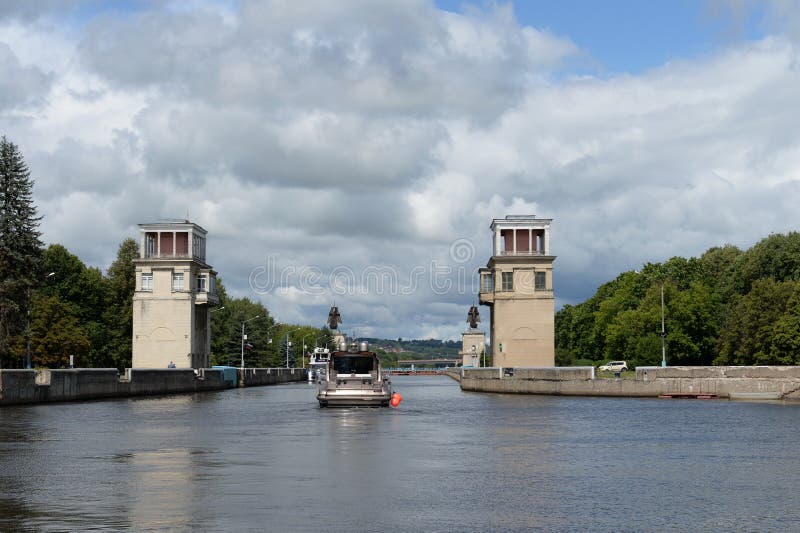View of Gateway 3 of the Moscow Canal Editorial Stock Image - Image of ...