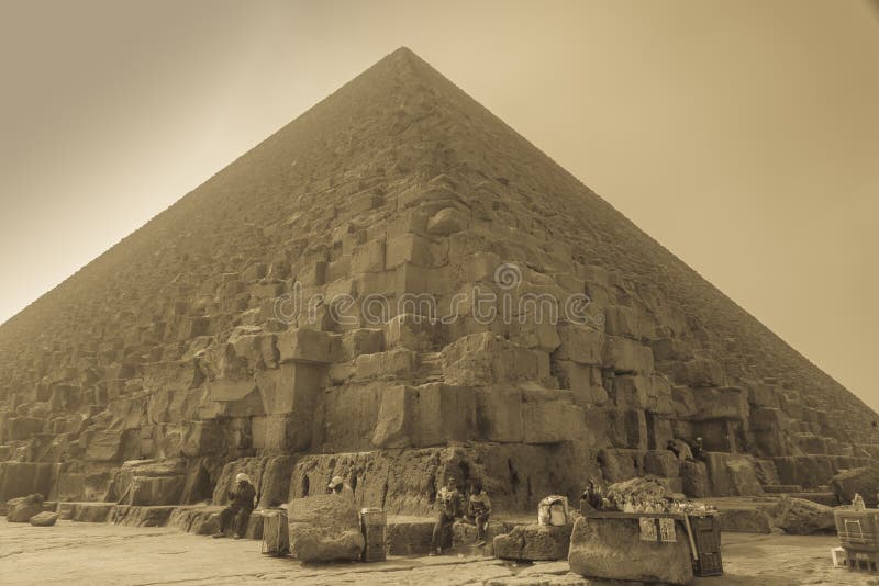 View of the Great Pyramids of Giza, Cairo, Egypt Editorial Stock Photo ...