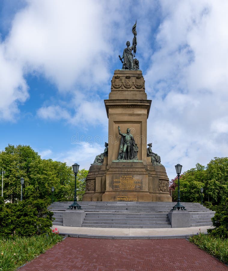View of the Independence Monument in Den Haag Editorial Stock Photo ...