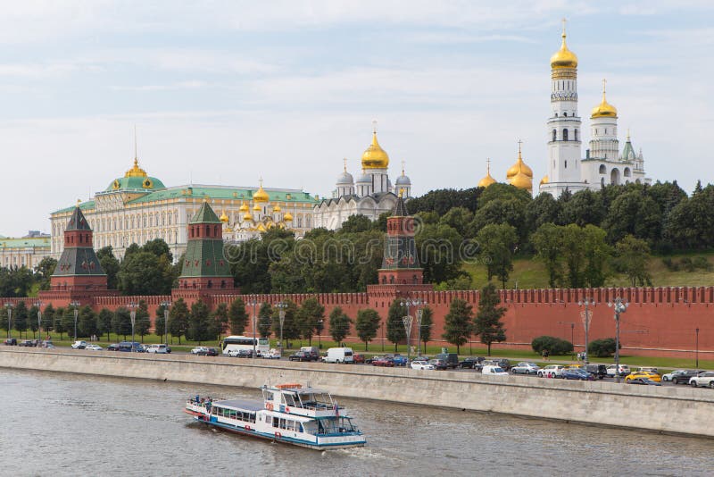 View on Kremlin Castle in Moscow, Russia Editorial Photo - Image of ...
