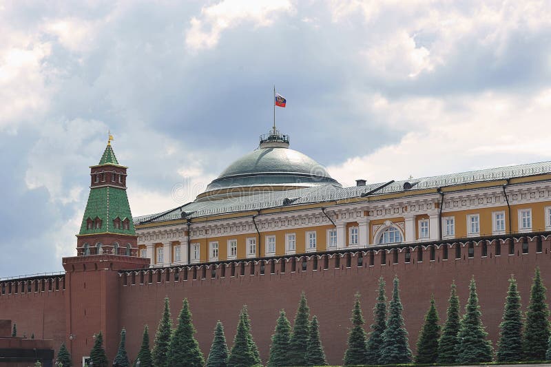 View of the Kremlin Wall and the Senate Building Editorial Photography ...
