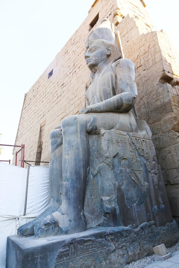 Egyptian King Statue at Luxor Temple Editorial Stock Image - Image of ...