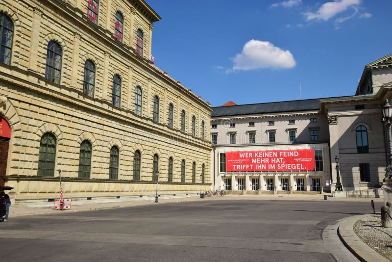 View in the MAX-JOSEPH-PLATZ Square in Munich, Germany Editorial ...