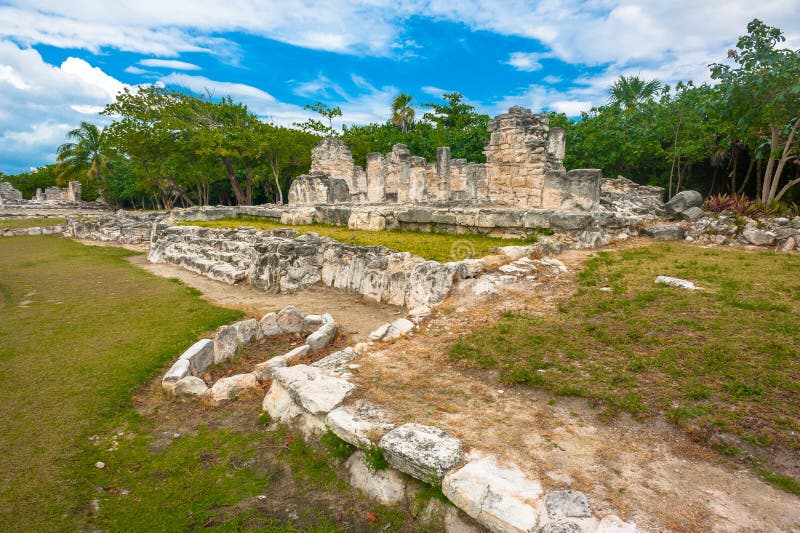 View of Mayan Ruins of El Rey Stock Photo - Image of archaeological ...