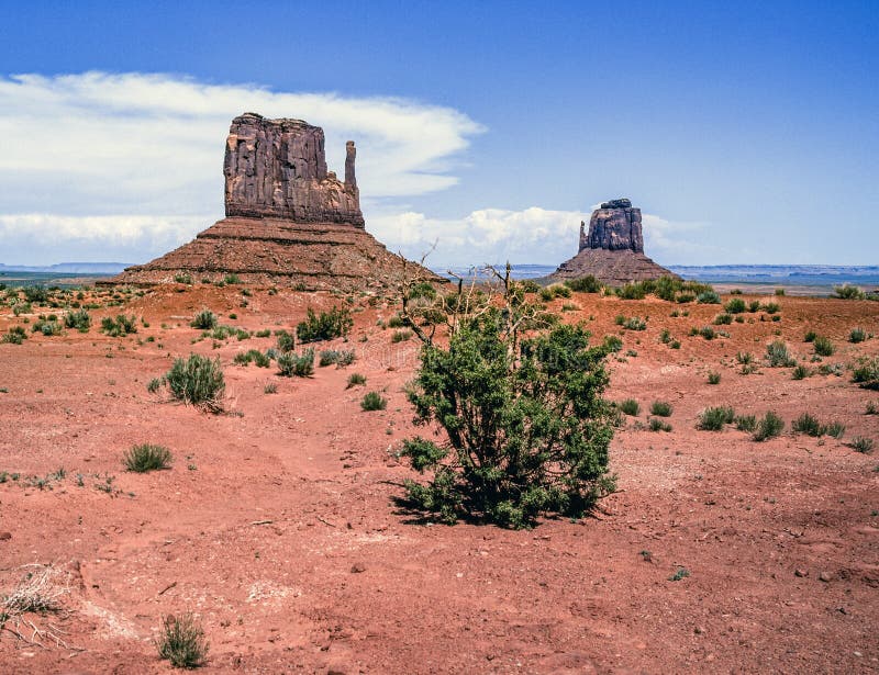 Magnificent Monument Valley Stock Photo - Image of bush, objects: 139759848