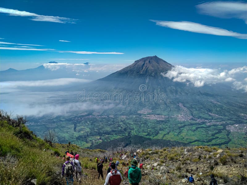View of Mount Sumbing editorial photography. Image of backpacking ...