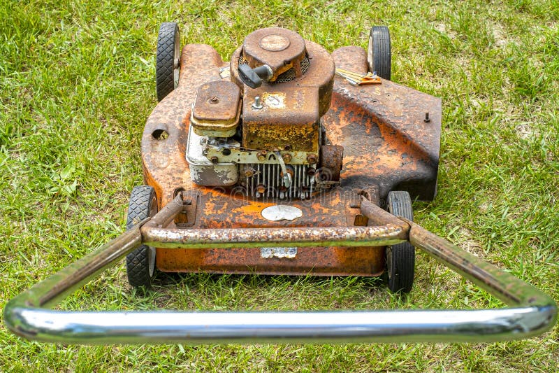 Rusted Old lawn mower stock image. Image of design, cutter - 151983151