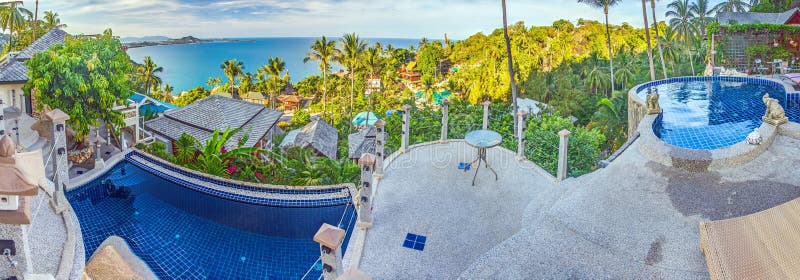 View Over an Infinity Pool on a Slope Above a Tropical Beach Stock ...