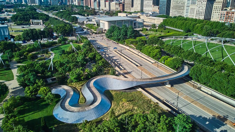 View Over Pedestrian Bridge in Chicago S Iconic Millennium Park ...